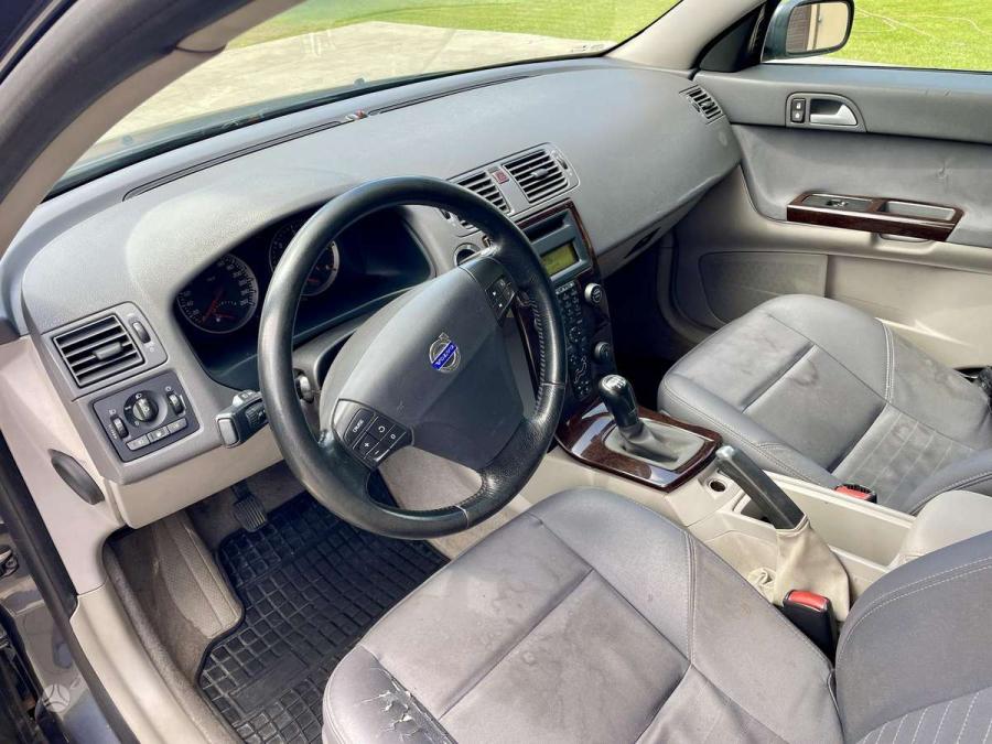 Grey Volvo S40 2006 in Vilnius, with an engine capacity of 2.00 L and mileage of 310 thousand km for 1500 €, photo 12 on AUTOMOTO.COM.LV