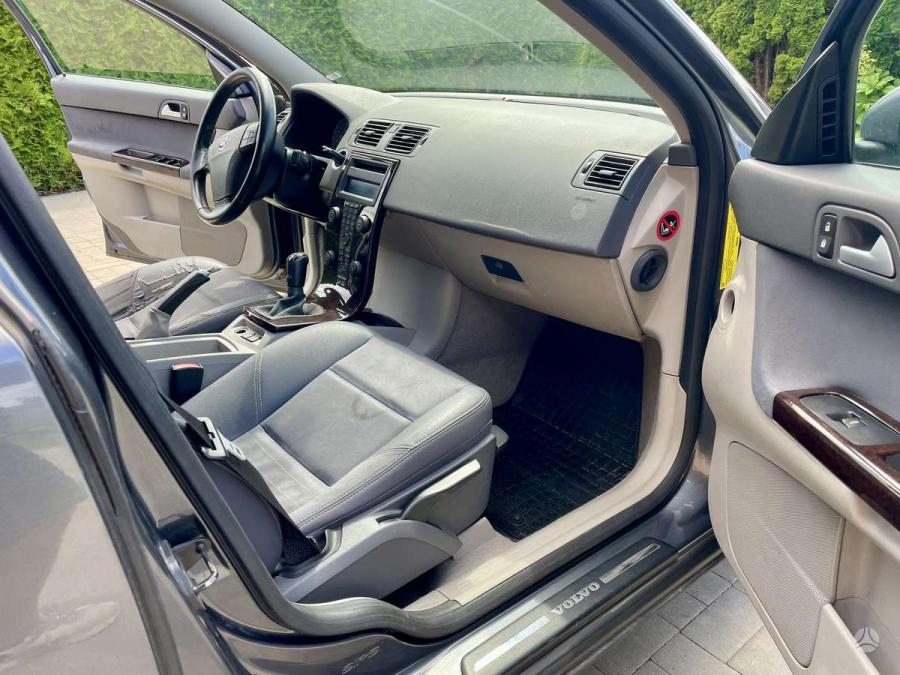 Grey Volvo S40 2006 in Vilnius, with an engine capacity of 2.00 L and mileage of 310 thousand km for 1500 €, photo 13 on AUTOMOTO.COM.LV