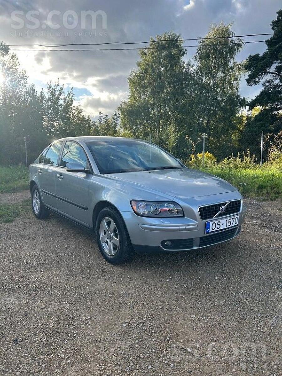 Grey Volvo S40 2006 in Riga, with an engine capacity of 1.60 L and mileage of 288 thousand km for 3250 €, photo 4 on AUTOMOTO.COM.LV