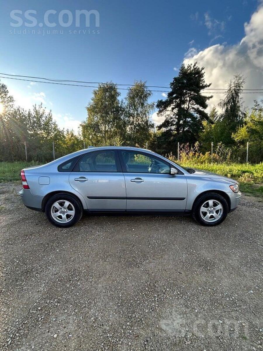 Grey Volvo S40 2006 in Riga, with an engine capacity of 1.60 L and mileage of 288 thousand km for 3250 €, photo 5 on AUTOMOTO.COM.LV