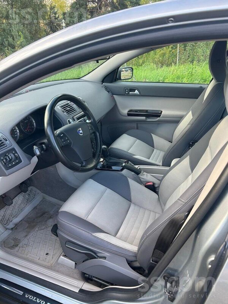 Grey Volvo S40 2006 in Riga, with an engine capacity of 1.60 L and mileage of 288 thousand km for 3250 €, photo 10 on AUTOMOTO.COM.LV