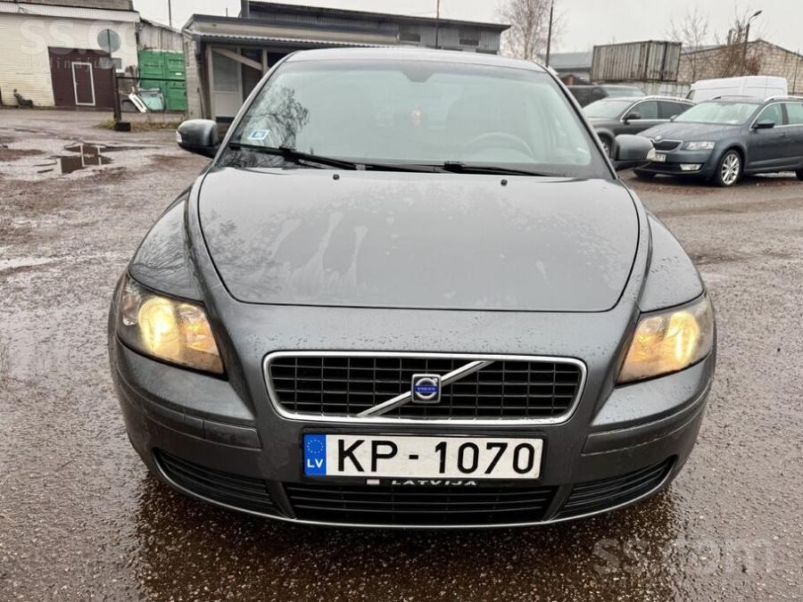 Grey Volvo S40 2007 in Riga, with an engine capacity of 2.40 L and mileage of 0 thousand km for 850 €, photo 3 on AUTOMOTO.COM.LV