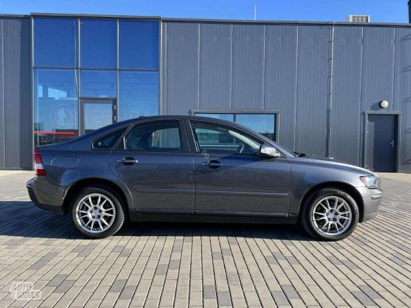 Grey Volvo S40 2007 in Siauliai, with an engine capacity of 2.00 L and mileage of 282 thousand km for 3300 €, photo 4 on AUTOMOTO.COM.LV