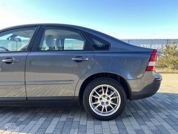 Grey Volvo S40 2007 in Siauliai, with an engine capacity of 2.00 L and mileage of 282 thousand km for 3300 €, photo 9 on AUTOMOTO.COM.LV