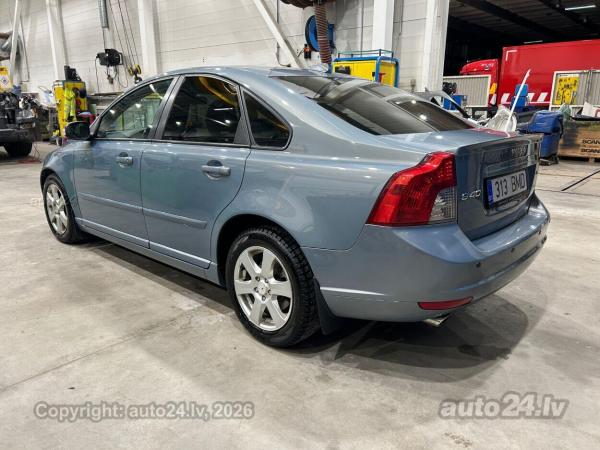 Grey Volvo S40 2007 in Tallinn, with an engine capacity of 2.40 L and mileage of 240 thousand km for 4500 €, photo 4 on AUTOMOTO.COM.LV
