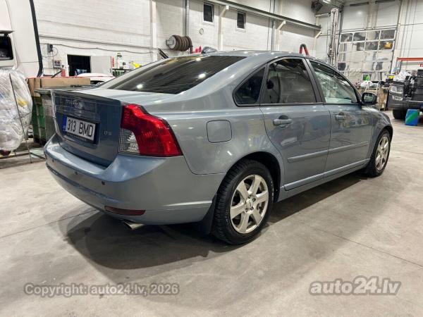 Pelēks Volvo S40 2007 Tallina, ar dzinēja tilpumu 2.40 L un nobraukumu 240 tūkst. km par 4500 €, foto 3 vietnē AUTOMOTO.COM.LV