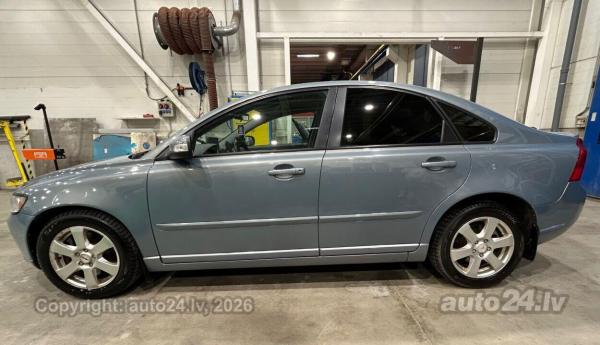 Pelēks Volvo S40 2007 Tallina, ar dzinēja tilpumu 2.40 L un nobraukumu 240 tūkst. km par 4500 €, foto 6 vietnē AUTOMOTO.COM.LV