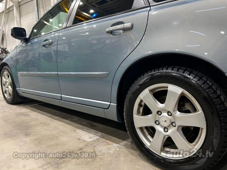 Grey Volvo S40 2007 in Tallinn, with an engine capacity of 2.40 L and mileage of 240 thousand km for 4500 €, photo 8 on AUTOMOTO.COM.LV