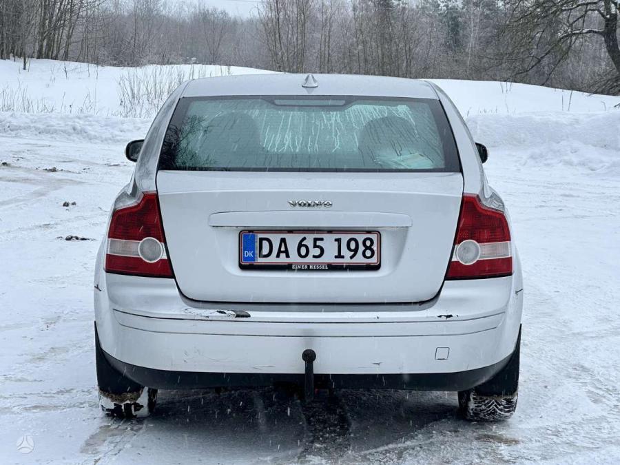 Pelēks Volvo S40 2007 Viļņa, ar dzinēja tilpumu 1.80 L un nobraukumu 200 tūkst. km par 499 €, foto 4 vietnē AUTOMOTO.COM.LV