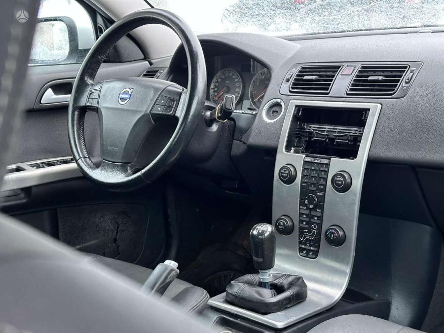 Pelēks Volvo S40 2007 Viļņa, ar dzinēja tilpumu 1.80 L un nobraukumu 200 tūkst. km par 499 €, foto 7 vietnē AUTOMOTO.COM.LV