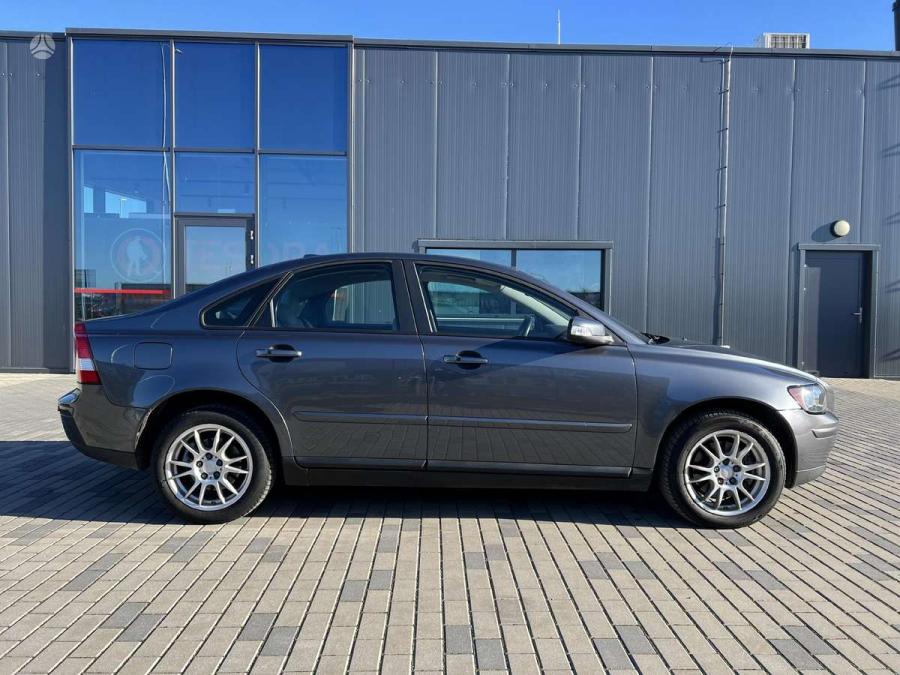 Grey Volvo S40 2007 in Siauliai, with an engine capacity of 2.00 L and mileage of 282 thousand km for 3100 €, photo 4 on AUTOMOTO.COM.LV