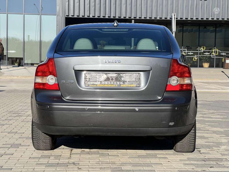 Grey Volvo S40 2007 in Siauliai, with an engine capacity of 2.00 L and mileage of 282 thousand km for 3100 €, photo 6 on AUTOMOTO.COM.LV