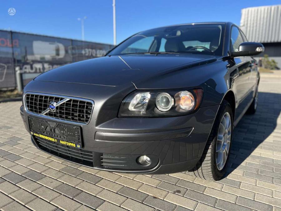 Grey Volvo S40 2007 in Siauliai, with an engine capacity of 2.00 L and mileage of 282 thousand km for 3100 €, photo 9 on AUTOMOTO.COM.LV