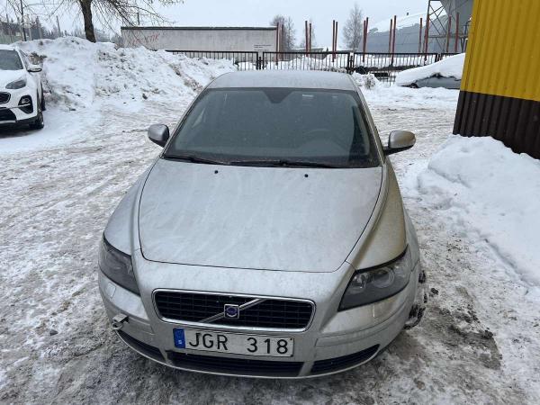 Grey Volvo S40 2007 in Telschi, with an engine capacity of 1.56 L and mileage of 289 thousand km for 1590 €, photo 2 on AUTOMOTO.COM.LV