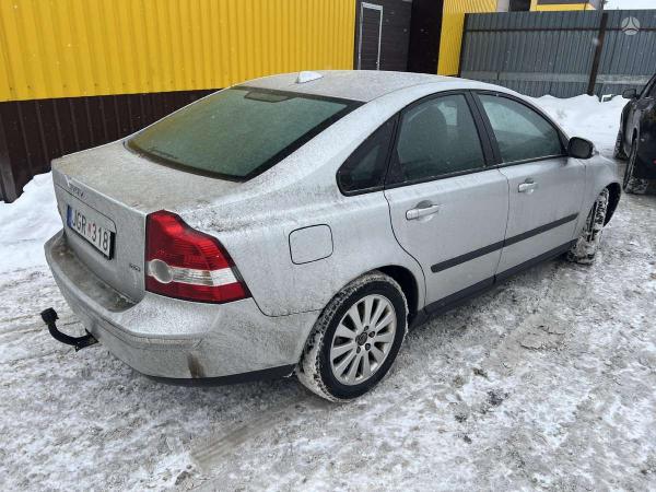 Grey Volvo S40 2007 in Telschi, with an engine capacity of 1.56 L and mileage of 289 thousand km for 1590 €, photo 4 on AUTOMOTO.COM.LV