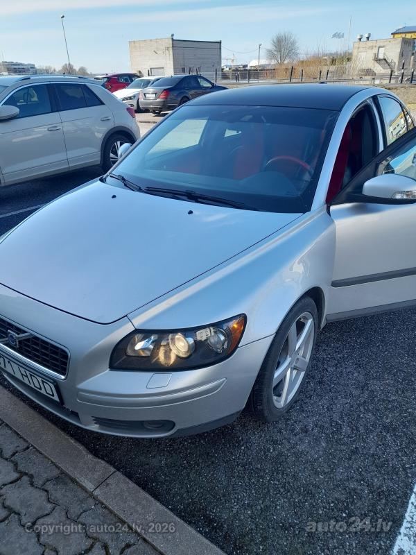 Pelēks Volvo S40 2007 Pērnava, ar dzinēja tilpumu 2.40 L un nobraukumu 173 tūkst. km par 4500 €, foto 3 vietnē AUTOMOTO.COM.LV