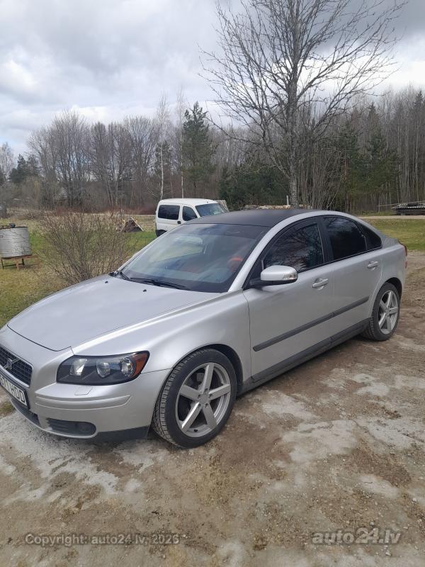 Pelēks Volvo S40 2007 Pērnava, ar dzinēja tilpumu 2.40 L un nobraukumu 173 tūkst. km par 4500 €, foto 9 vietnē AUTOMOTO.COM.LV