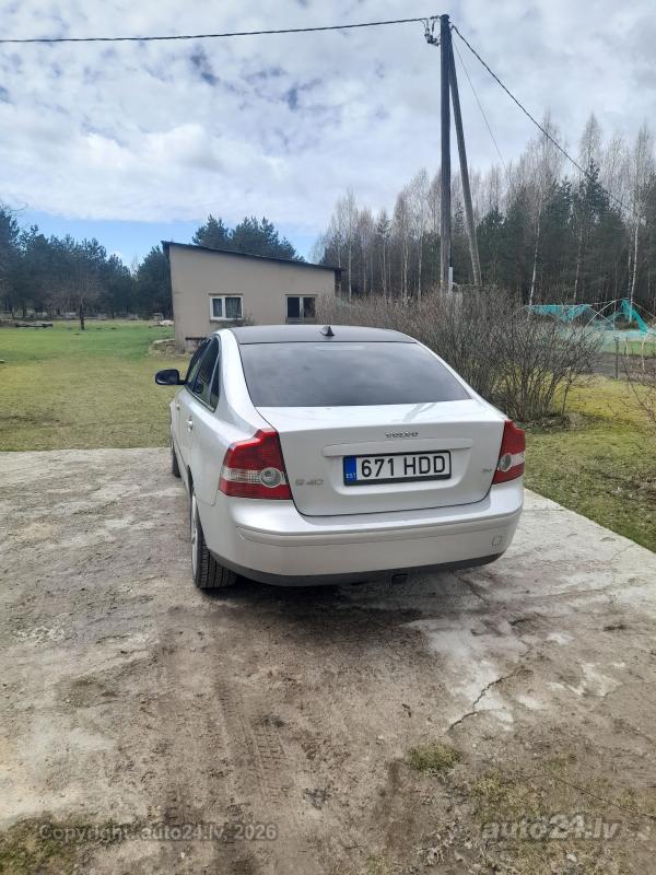 Pelēks Volvo S40 2007 Pērnava, ar dzinēja tilpumu 2.40 L un nobraukumu 173 tūkst. km par 4500 €, foto 10 vietnē AUTOMOTO.COM.LV