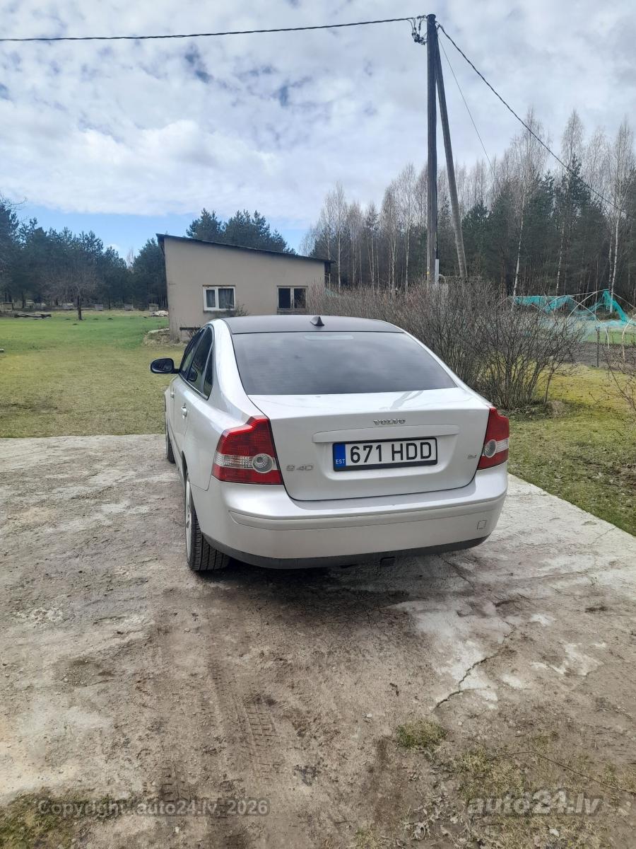 Pelēks Volvo S40 2007 Pērnava, ar dzinēja tilpumu 2.40 L un nobraukumu 173 tūkst. km par 4500 €, foto 11 vietnē AUTOMOTO.COM.LV