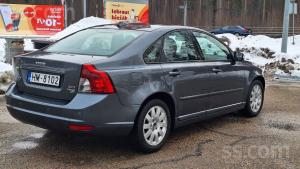 Grey Volvo S40 2007 in Riga, with an engine capacity of 2.00 L and mileage of 290 thousand km for 1350 €, photo 4 on AUTOMOTO.COM.LV
