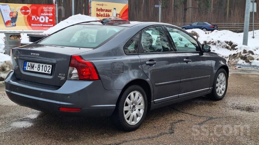 Grey Volvo S40 2007 in Riga, with an engine capacity of 2.00 L and mileage of 290 thousand km for 1350 €, photo 4 on AUTOMOTO.COM.LV
