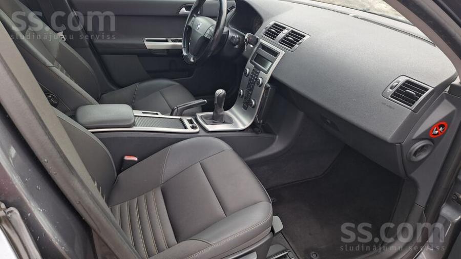 Grey Volvo S40 2007 in Riga, with an engine capacity of 2.00 L and mileage of 290 thousand km for 1350 €, photo 6 on AUTOMOTO.COM.LV