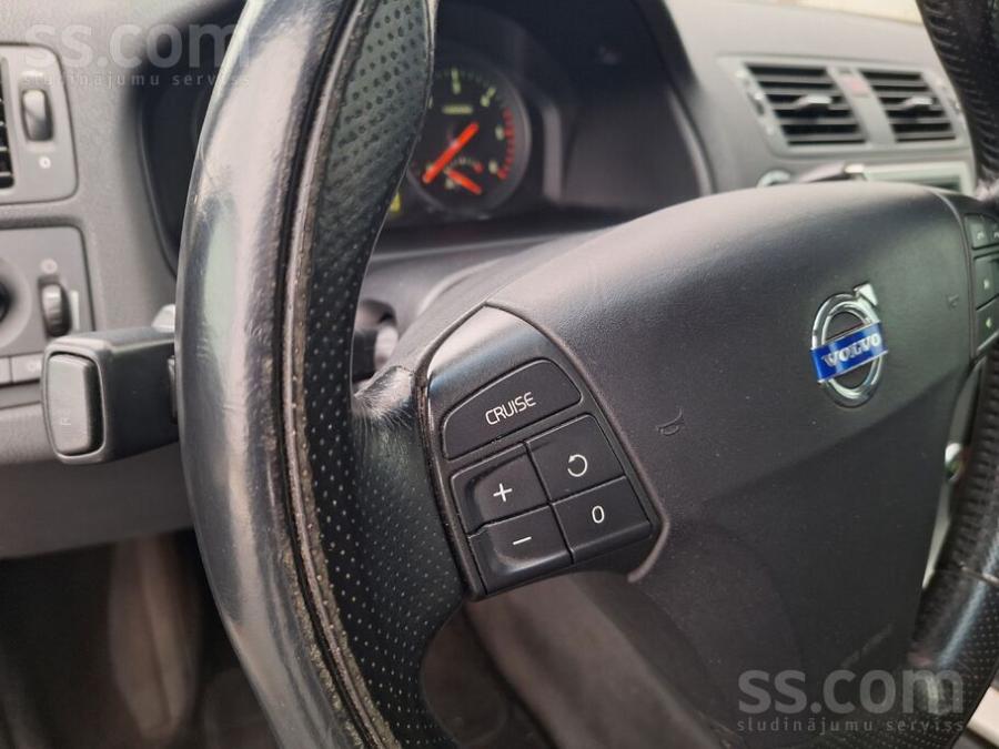 Grey Volvo S40 2007 in Riga, with an engine capacity of 2.00 L and mileage of 290 thousand km for 1350 €, photo 13 on AUTOMOTO.COM.LV