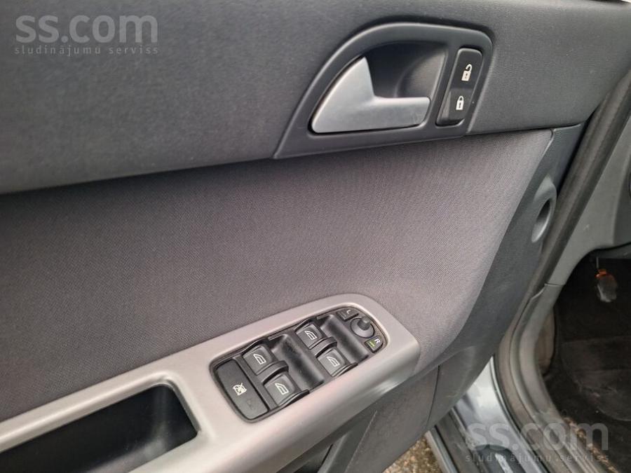 Grey Volvo S40 2007 in Riga, with an engine capacity of 2.00 L and mileage of 290 thousand km for 1350 €, photo 14 on AUTOMOTO.COM.LV