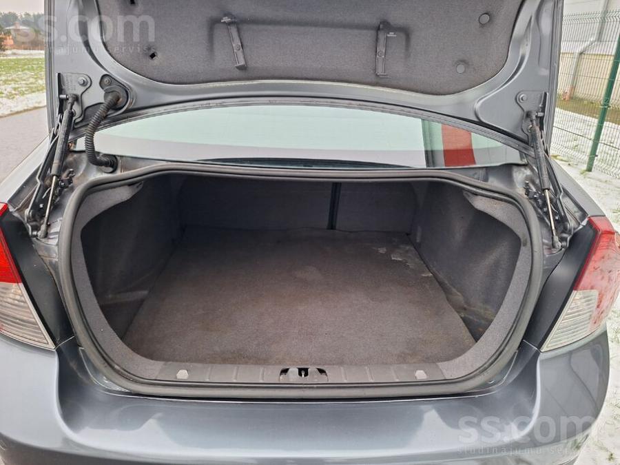 Grey Volvo S40 2007 in Riga, with an engine capacity of 2.00 L and mileage of 290 thousand km for 1350 €, photo 24 on AUTOMOTO.COM.LV