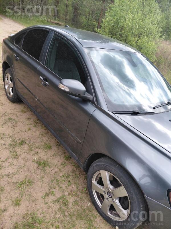 Grey Volvo S40 2007 in Valmiera, with an engine capacity of 2.40 L and mileage of 368 thousand km for 2000 €, photo 9 on AUTOMOTO.COM.LV