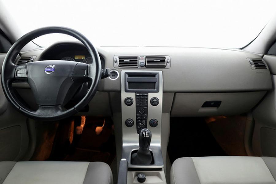 Grey Volvo S40 2007 in Tallinn, with an engine capacity of 2.00 L and mileage of 330 thousand km for 1499 €, photo 6 on AUTOMOTO.COM.LV