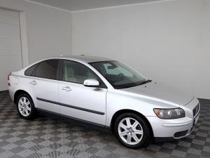 Grey Volvo S40 2007 in Tallinn, with an engine capacity of 2.00 L and mileage of 330 thousand km for 1499 €, photo 9 on AUTOMOTO.COM.LV