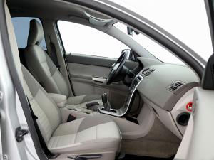 Grey Volvo S40 2007 in Tallinn, with an engine capacity of 2.00 L and mileage of 330 thousand km for 1499 €, photo 14 on AUTOMOTO.COM.LV