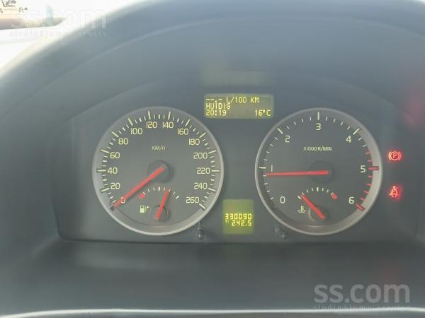 Pelēks Volvo S40 2007 Rīga, ar dzinēja tilpumu 2.00 L un nobraukumu 330 tūkst. km par 2000 €, foto 5 vietnē AUTOMOTO.COM.LV