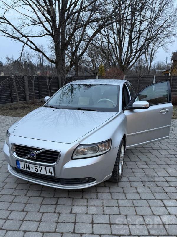 Pelēks Volvo S40 2007 Balvi, ar dzinēja tilpumu 1.60 L un nobraukumu 296 tūkst. km par 1500 €, foto 1 vietnē AUTOMOTO.COM.LV