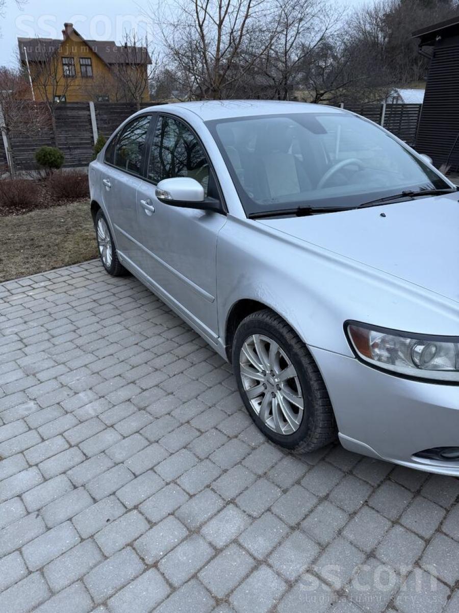 Grey Volvo S40 2007 in Balvi, with an engine capacity of 1.60 L and mileage of 296 thousand km for 1500 €, photo 4 on AUTOMOTO.COM.LV
