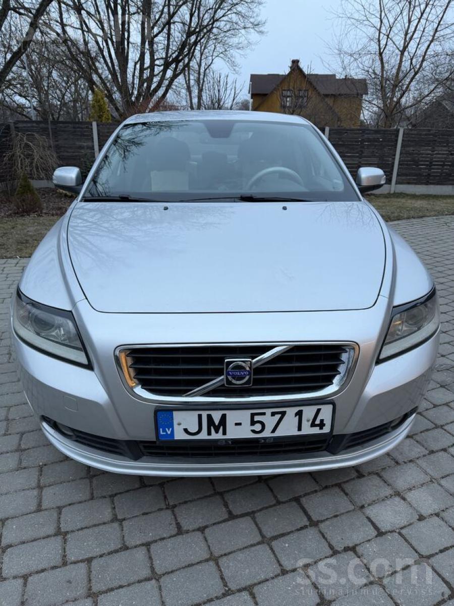 Grey Volvo S40 2007 in Balvi, with an engine capacity of 1.60 L and mileage of 296 thousand km for 1500 €, photo 5 on AUTOMOTO.COM.LV