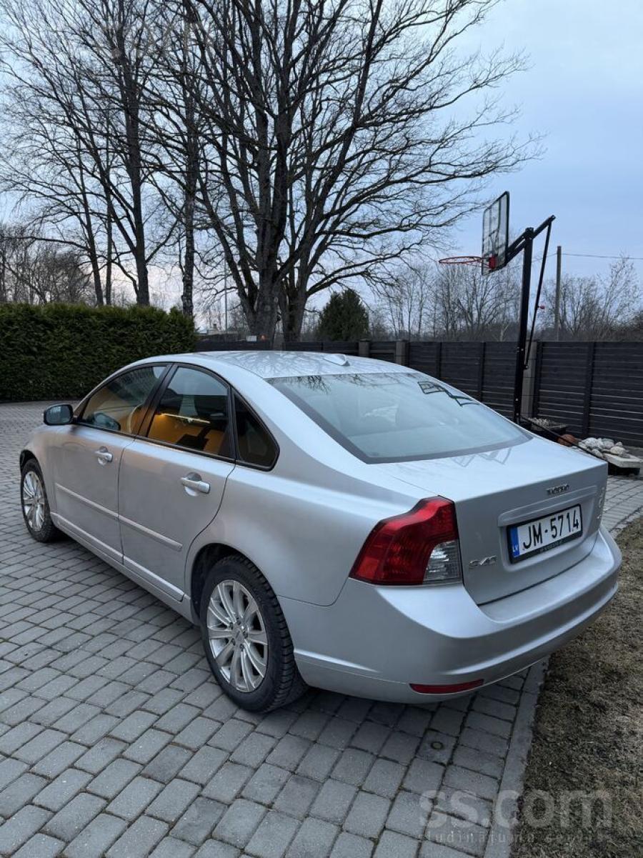 Grey Volvo S40 2007 in Balvi, with an engine capacity of 1.60 L and mileage of 296 thousand km for 1500 €, photo 6 on AUTOMOTO.COM.LV