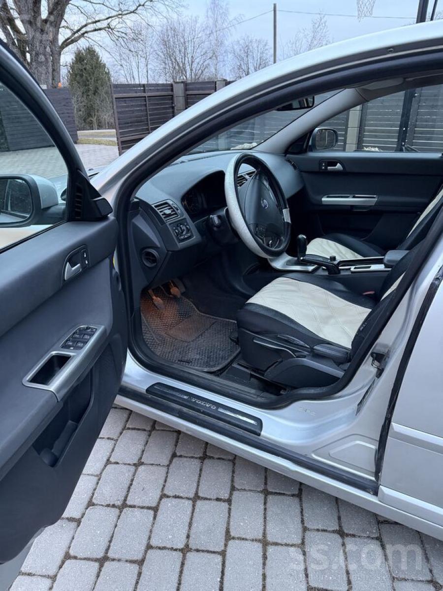 Grey Volvo S40 2007 in Balvi, with an engine capacity of 1.60 L and mileage of 296 thousand km for 1500 €, photo 7 on AUTOMOTO.COM.LV