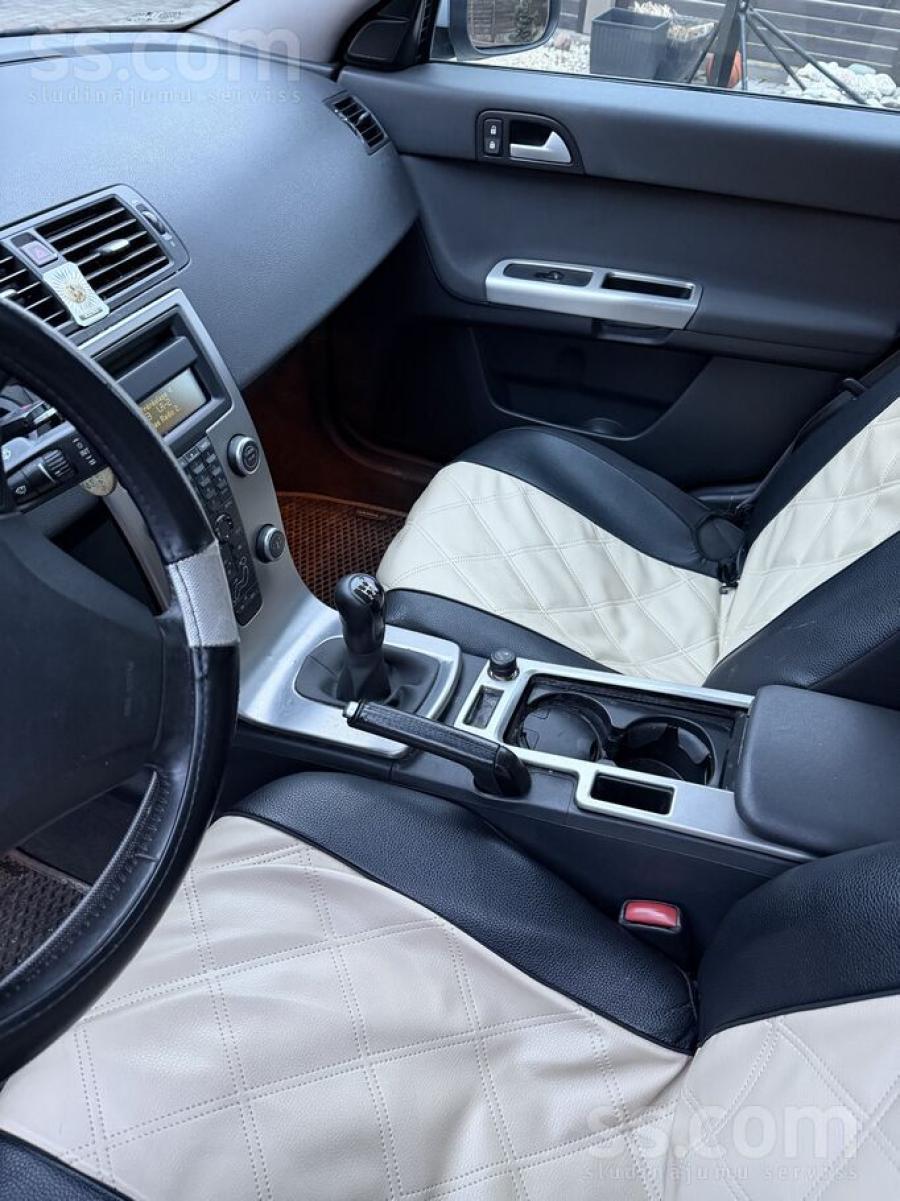 Grey Volvo S40 2007 in Balvi, with an engine capacity of 1.60 L and mileage of 296 thousand km for 1500 €, photo 8 on AUTOMOTO.COM.LV