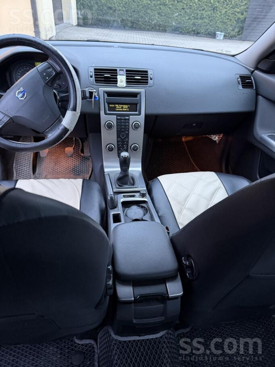 Grey Volvo S40 2007 in Balvi, with an engine capacity of 1.60 L and mileage of 296 thousand km for 1500 €, photo 9 on AUTOMOTO.COM.LV