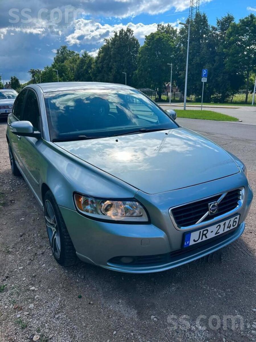Pelēks Volvo S40 2007 Rīga, ar dzinēja tilpumu 2.00 L un nobraukumu 349 tūkst. km par 1200 €, foto 1 vietnē AUTOMOTO.COM.LV
