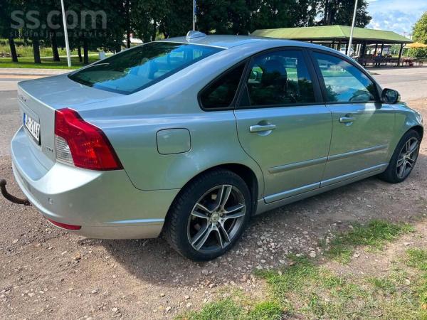 Pelēks Volvo S40 2007 Rīga, ar dzinēja tilpumu 2.00 L un nobraukumu 349 tūkst. km par 1200 €, foto 2 vietnē AUTOMOTO.COM.LV