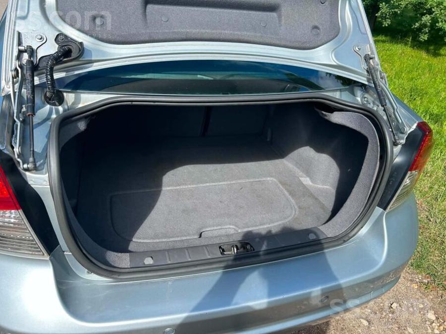 Pelēks Volvo S40 2007 Rīga, ar dzinēja tilpumu 2.00 L un nobraukumu 349 tūkst. km par 1200 €, foto 5 vietnē AUTOMOTO.COM.LV