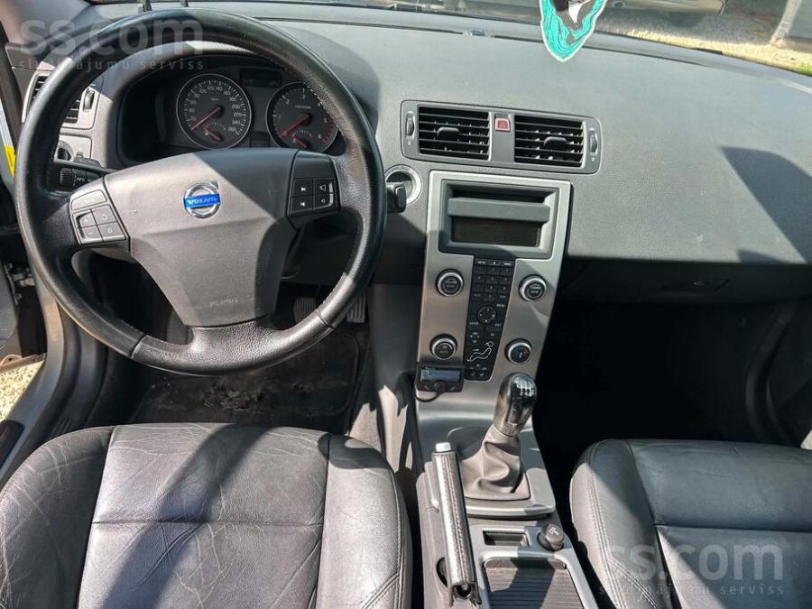 Pelēks Volvo S40 2007 Rīga, ar dzinēja tilpumu 2.00 L un nobraukumu 349 tūkst. km par 1200 €, foto 10 vietnē AUTOMOTO.COM.LV