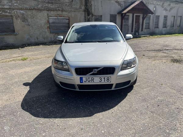 Grey Volvo S40 2007 in Telschi, with an engine capacity of 1.56 L and mileage of 284 thousand km for 2999 €, photo 1 on AUTOMOTO.COM.LV