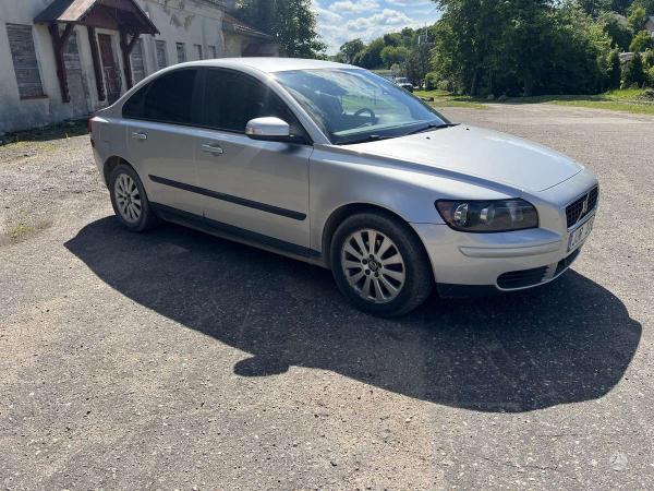 Grey Volvo S40 2007 in Telschi, with an engine capacity of 1.56 L and mileage of 284 thousand km for 2999 €, photo 2 on AUTOMOTO.COM.LV