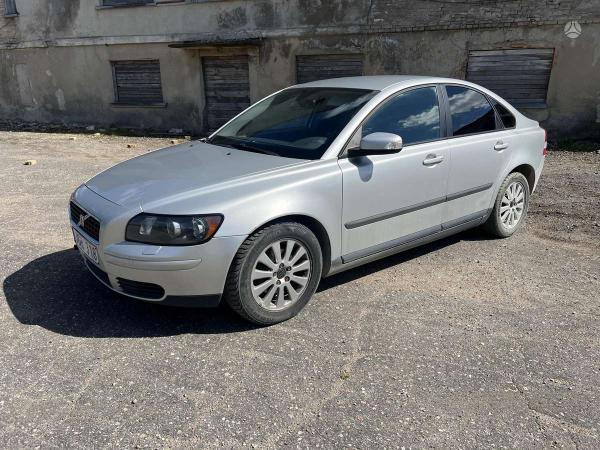 Grey Volvo S40 2007 in Telschi, with an engine capacity of 1.56 L and mileage of 284 thousand km for 2999 €, photo 3 on AUTOMOTO.COM.LV