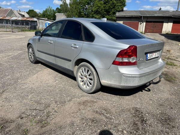 Grey Volvo S40 2007 in Telschi, with an engine capacity of 1.56 L and mileage of 284 thousand km for 2999 €, photo 5 on AUTOMOTO.COM.LV