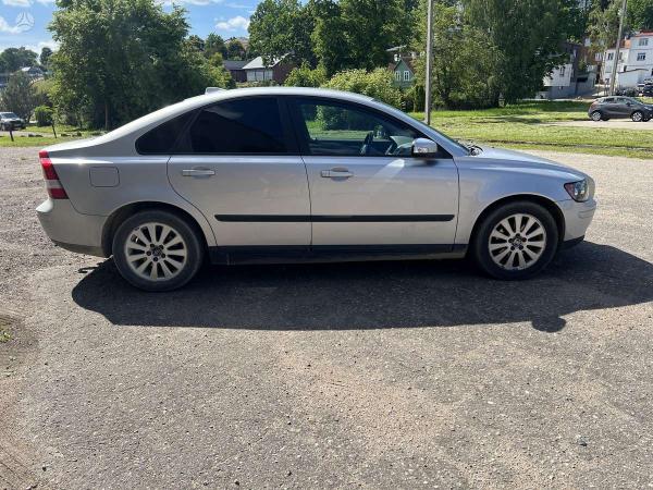 Grey Volvo S40 2007 in Telschi, with an engine capacity of 1.56 L and mileage of 284 thousand km for 2999 €, photo 8 on AUTOMOTO.COM.LV